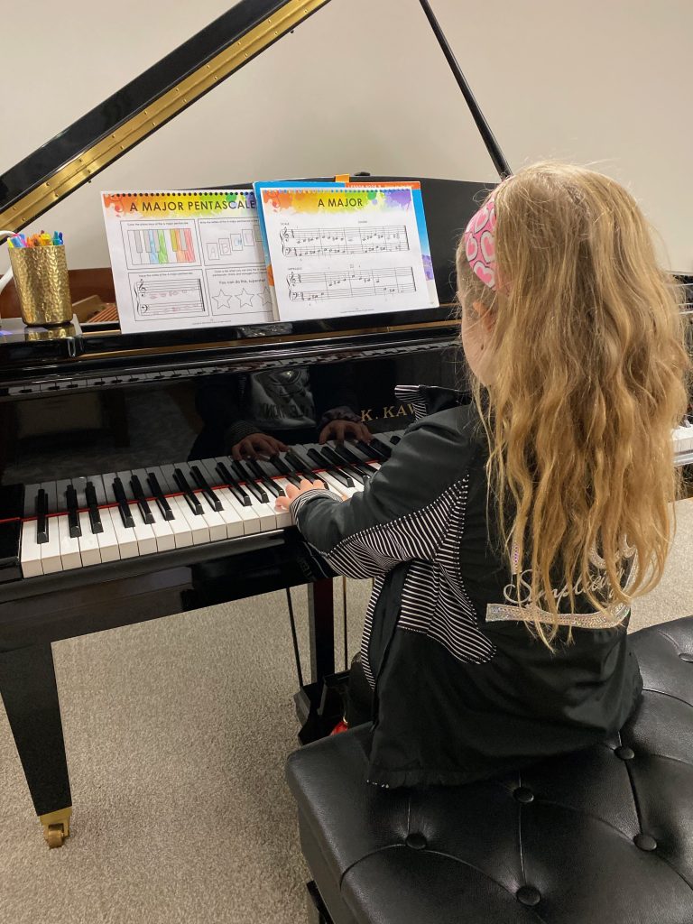 Teaching Beginning Piano Scales to Young Piano Students - Melody Payne ...